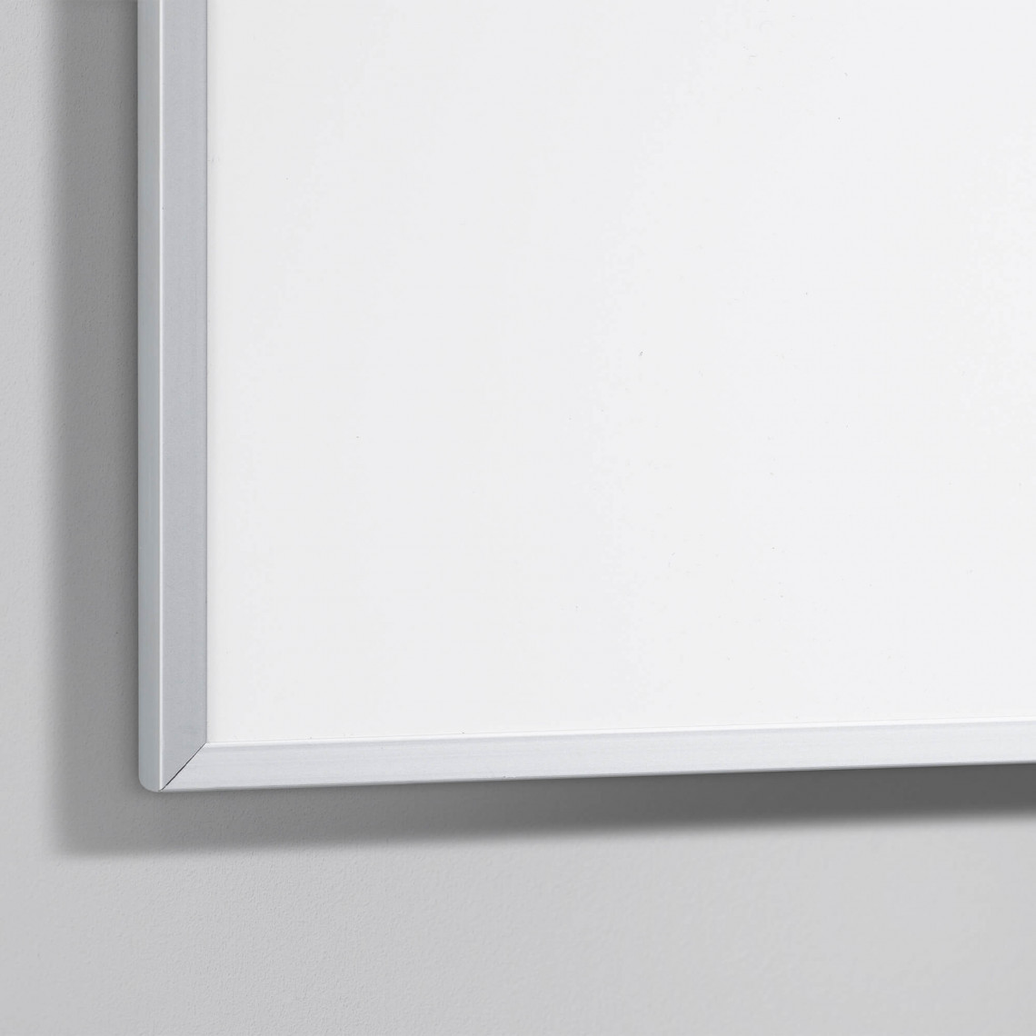 Tableau blanc mural Boarder Sharp - cadre aluminium, coins en onglet